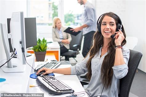 Do You Wear Headphones While Working In The Office Thats A Faux Pas