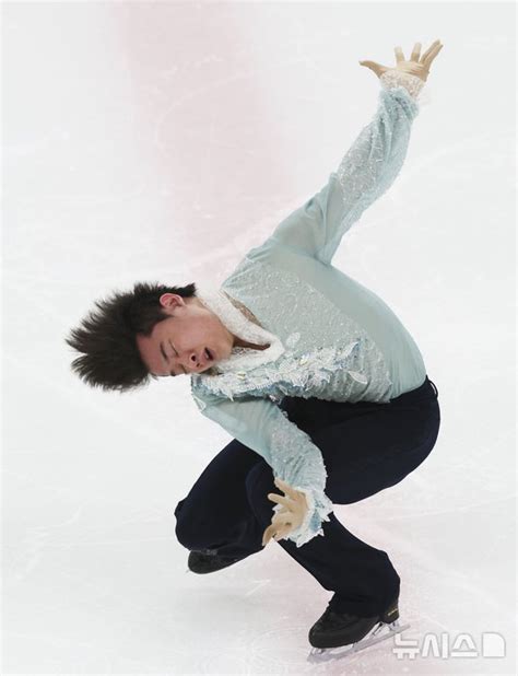 환상 연기 선보이는 피겨 김현겸 네이트 스포츠