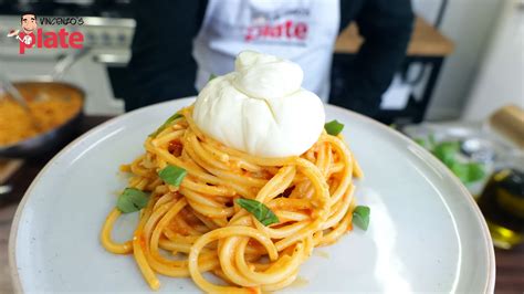 This Creamy Cherry Tomato Pasta Takes Just 15 Minutes Then Burrata