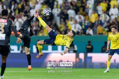 40살 괴물의 역습…호날두 Spl 올해의 골급 바이시클킥 폭발 …954골 돌파·알나스르 9연승 무패 질주