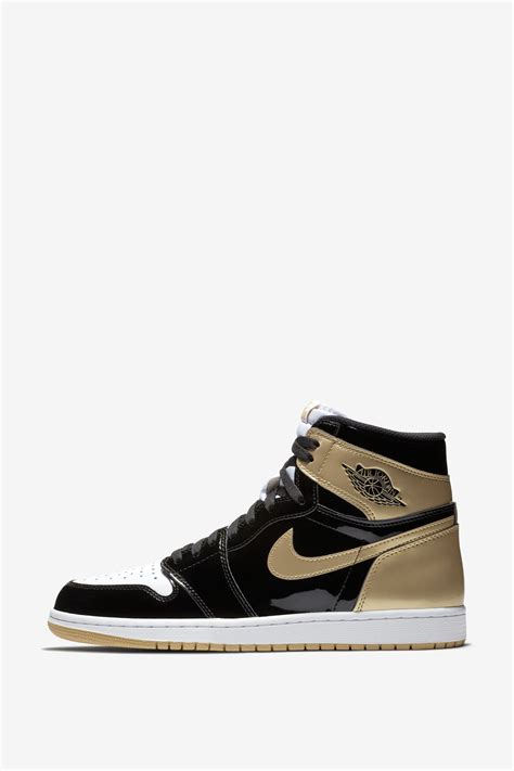 Date De Sortie De La Air Jordan 1 Top 3 Black And Gold And White Nike Snkrs
