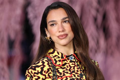Un Message Fort” Dua Lipa Soutient La Grogne Des Albanais Contre Le
