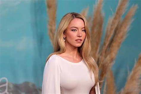 Sydney Sweeney Goes Full ‘90s ‘baywatch In A Red Bathing Suit That