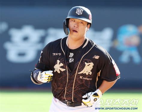 Pgr21 [스포츠] 간판스타 강백호 놓친 Kt 사실 비fa 다년계약도 제시했었다 돈 정성 모두 최선 다했다