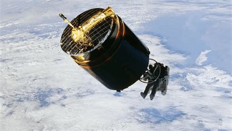 A Daring NASA Astronaut Once Flew Untethered To Capture A Satellite