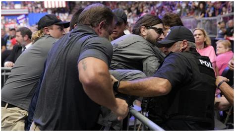 Watch Donald Trump Encounters Another Security Threat