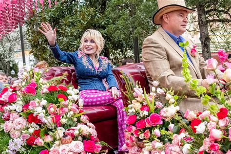 Dollywood Theme Park To Remain Open Following Death Of Music Legend