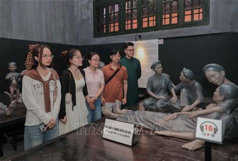 Hoa Lo Prison Relic Site Attracts Visitors On Capital Liberation Day
