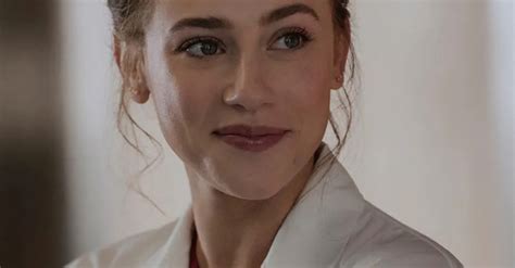 Lili Reinhart Vuole Un Film Sulle Vampire Lesbiche Ma Hollywood Frena