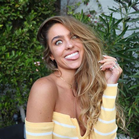 Sommer Ray Scrolller