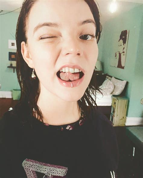 Anya R Anyataylorjoy