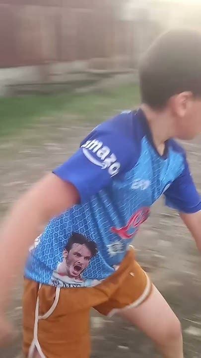 ბიჭი ერთობა ქალაქში გარეთ 🤣 Youtube