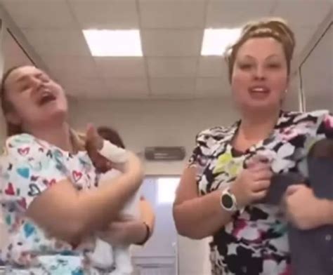 Прокуратурата не откри престъпление в действията на акушерките танцували с бебета