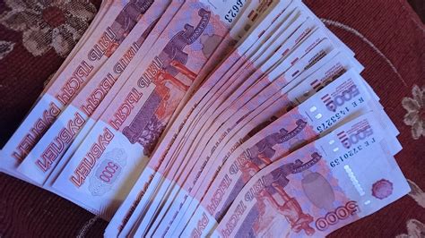 Пачки Денег На Столе 60 фото