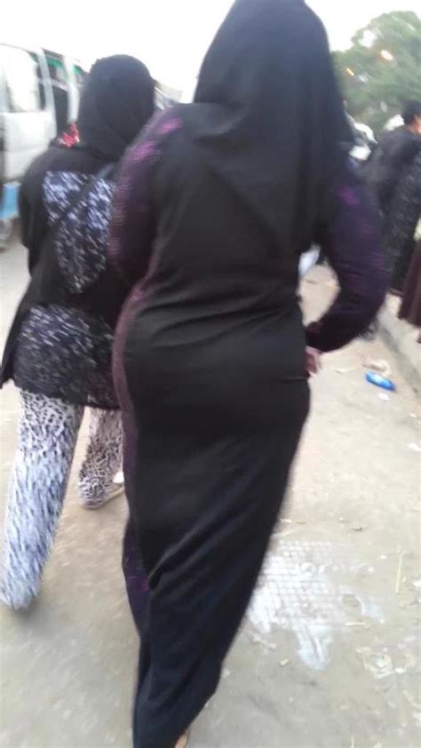 اعتقال مهووس بأخذ صور مؤخرات للفتيات و وضعها على النت