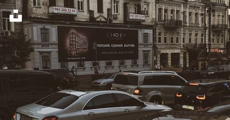 도로 위의 자동차 사진 Unsplash의 무료 회색 이미지