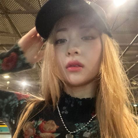 르세라핌 On Twitter Kpop Girls Girl Girl Icons