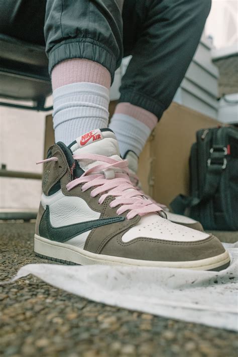 Travis Scott Shoes Wallpapers Wallpaper Cave
