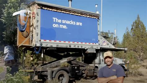 Video Airline Pilot Turns A Scissor Lift Truck Into An Awesome Rv