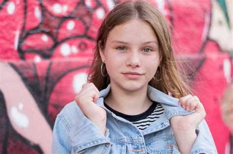 12 Jaar Oud Meisje Afbeeldingen Gratis Downloaden Op Freepik