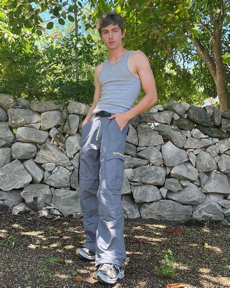 Things You Probably Didnt Know About 13 Reasons Actor Miles Heizer Instinct Magazine