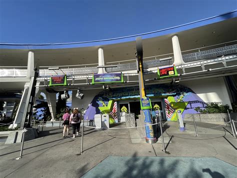 Guide To Buzz Lightyears Space Ranger Spin At Magic Kingdom