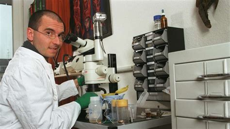 Frankfurt Wie Der Forensische Entomologe Jens Amendt Mit Maden