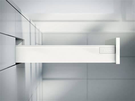 Blum TIP ON Set M Silk White Kitchen Cabinets And Stones