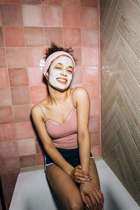 Girl In Bathtub Photos Download The Best Free Girl In Bathtub Stock