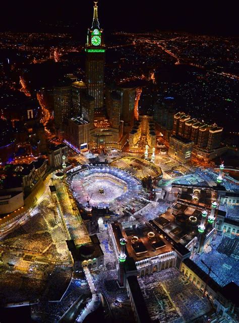Download A View Of The Kaaba At Night