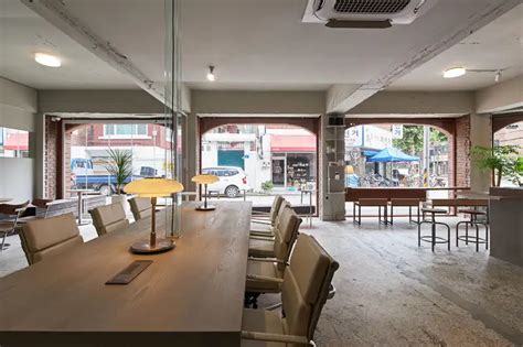 모던빈티지 분위기의 30평 트렌디한 카페인테리어 마포구 망원동