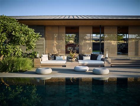 Kua Bay Residence Hugged By Volcanic Rock In Hawaii