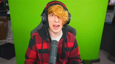 Theyre Doing This Because Roblox Is Failing Kreekcraft Criticizes Lack Of Action From