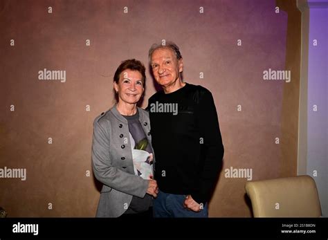 Joachim Kaps Mit Ehefrau Helga Bei Der Ankunft Zum Kabinettstück Dinner