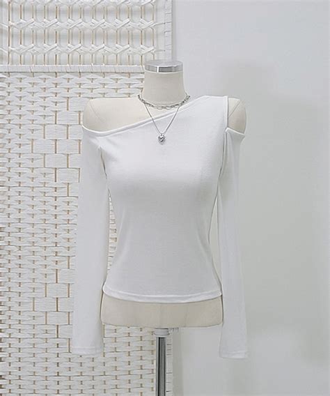 11할인힙한유니크섹시여리핏꾸안꾸룩y2k파티룩댄스클럽룩 포리 슬림핏 절개 어깨 트임 언발 사선 원 오프숄더 반 세미 크롭 긴팔티셔츠 에이블리