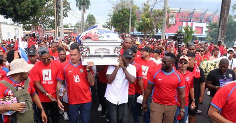 Una Marea Roja Despide Al Histórico Jugador Luis Matador En Panamá