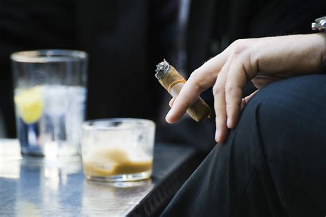 Beber y fumar en exceso vinculado a signos visibles de envejecimiento El médico interactivo