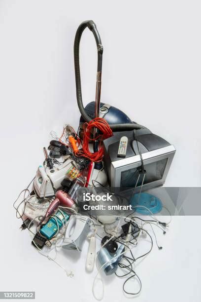 힙 재활용을 위한 전자 폐기물의 오래된 가전 제품 지속 가능한 생활 개념 재활용에 대한 스톡 사진 및 기타 이미지 재활용 전자폐기물 가정 생활 Istock