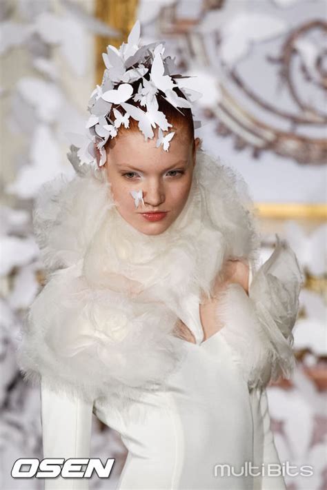 사진 드레스의 착시효과 알렉시스 마빌 컬렉션