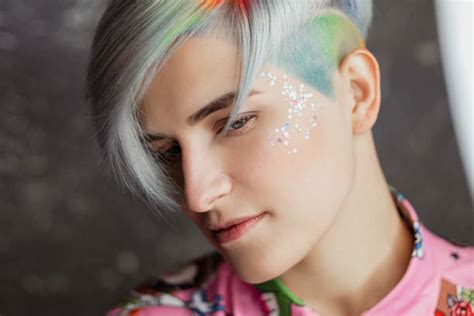 Peinado Pixie Fotos Banco De Fotos E Imágenes De Stock Istock