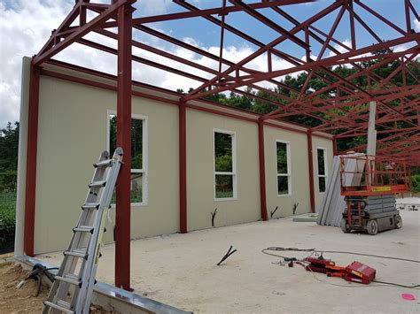 주암사랑교회 벽체에 판넬을 붙이는 작업 중 입니다 조금씩 모습이 드러나고 있습니다 Facebook