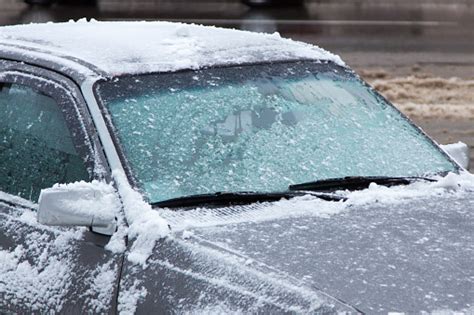 자동차 요소는 눈으로 덮여 겨울 시즌에 자동차 세부입니다 장식과 디자인 교통에 대 한 레이아웃입니다 자동차 외장 부품입니다 질감 배경입니다 텍스트를 위한 공간 복사 0명에