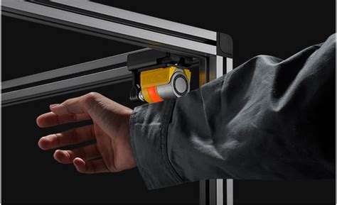 Keyences Electromagnetic Interlock Switch Solution For Safety Fencing And Guarding News