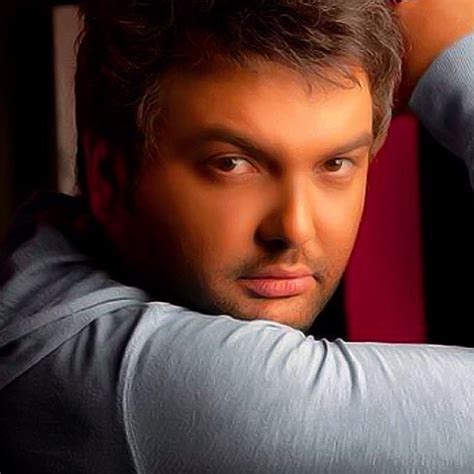 سام پسر مهدی مقدم با شباهتی بینظیر و چشم ابروی شبیه به او