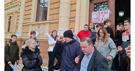 Студенти и ученици блокираха улиците заради трагедията в Нови Сад Видео снимки