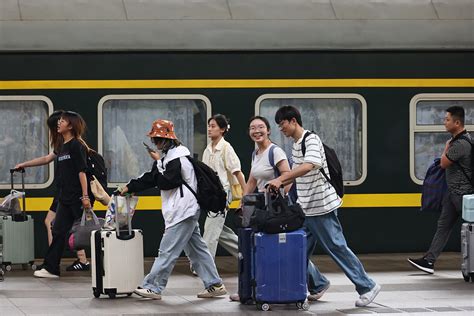 2024年铁路暑运收官 累计发送旅客887亿人次创历史新高
