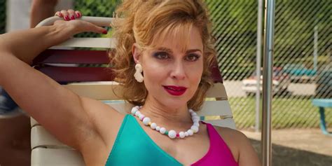 Stranger Things Makeup Artist Shares The Secrets Behind Cara Buonos