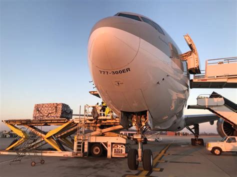 Bryan Schreiber On Linkedin A Beautiful Picture Of A Qatar 777 300er Tonight On Our Ramp At