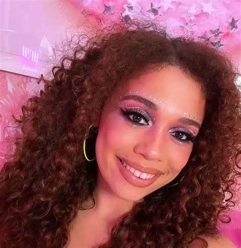 Willow Love: Biography, Age, Height, Figure, and Net Worth - Everything ...
