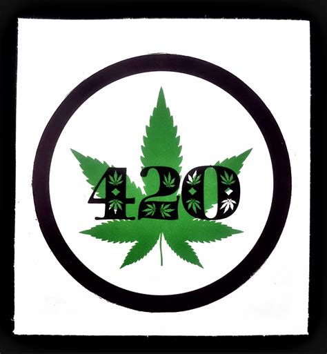 420 Green Pot Leaf Round Sticker Abstract Alien Art